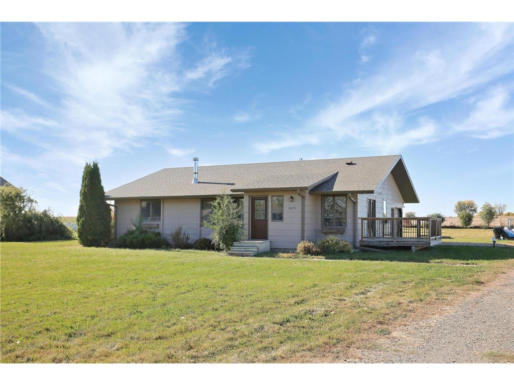 11571 Sunset Circle, Hutchinson, MN, 55350 | MLS: 6619444 | Edina Realty