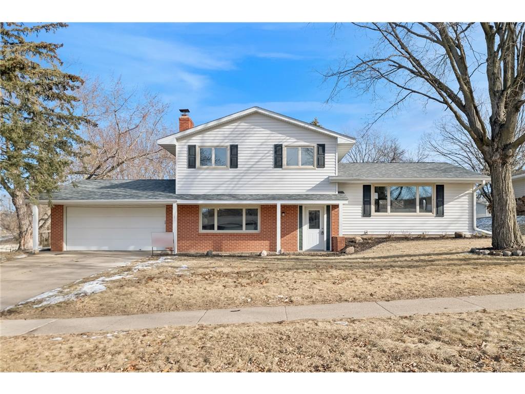 11699 River Hills Drive, Burnsville, MN, 55337 | MLS: 6654045 | Edina ...
