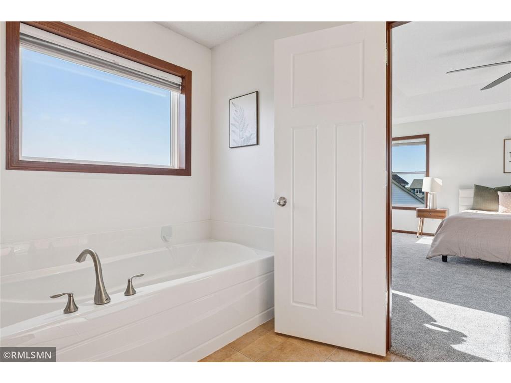 11781 Harvest Path, Woodbury, MN, 55129 | MLS: 6801393 | Edina Realty