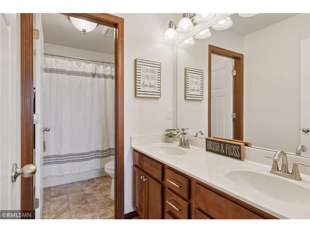 11781 Harvest Path, Woodbury, MN, 55129 | MLS: 6801393 | Edina Realty