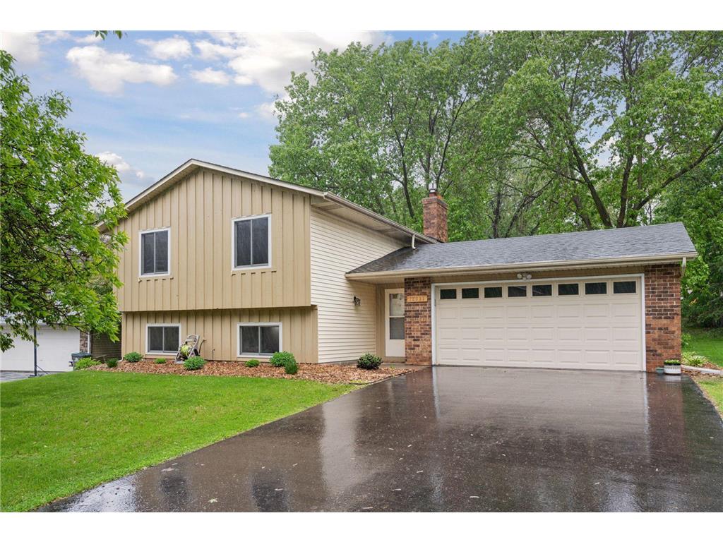 12033 Chesholm Lane, Eden Prairie, MN, 55347 | MLS: 6719289 | Edina Realty