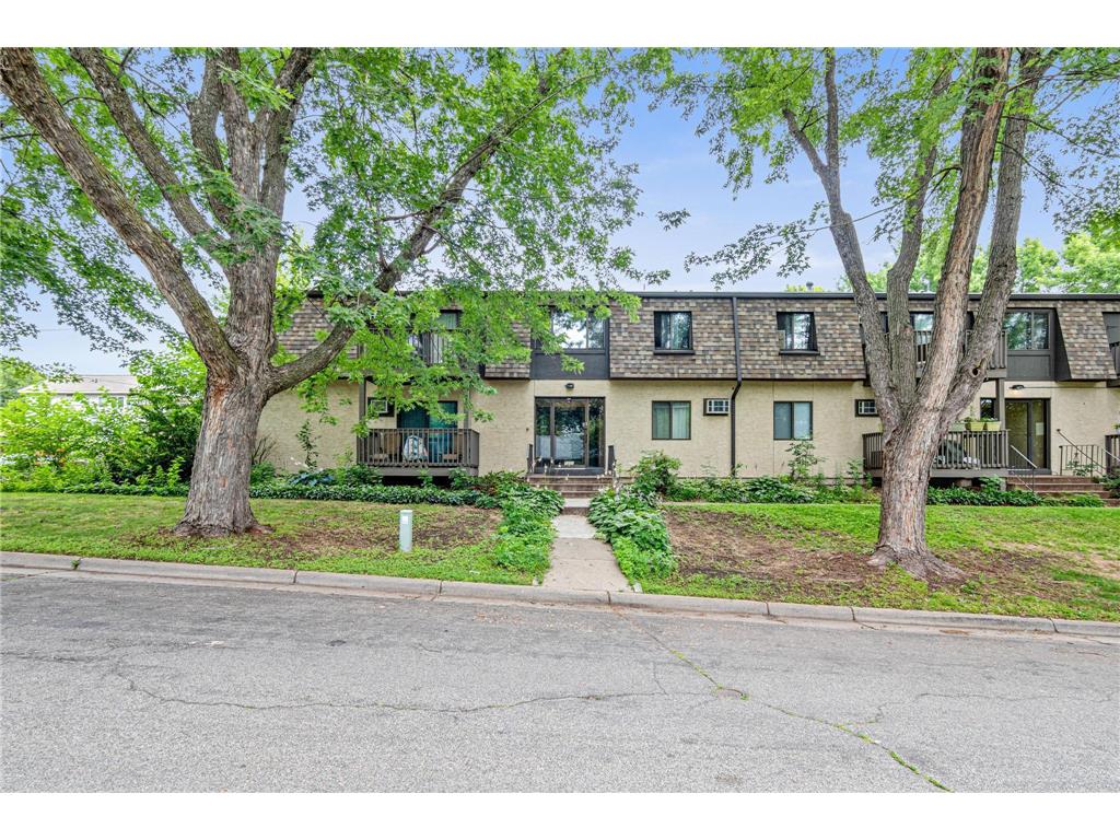 1207 Hewitt Avenue #4, Saint Paul, MN, 55104 | MLS: 6755881 | Edina Realty