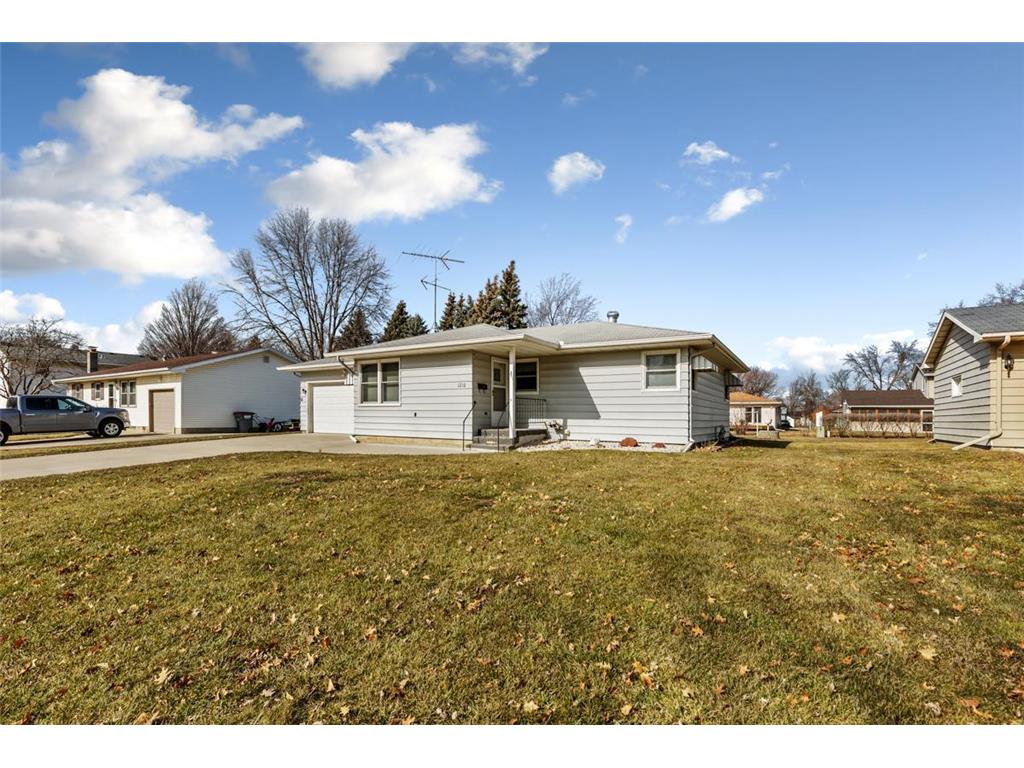 1210 Wellington Crescent, Faribault, MN, 55021 | MLS: 6488498 | Edina ...