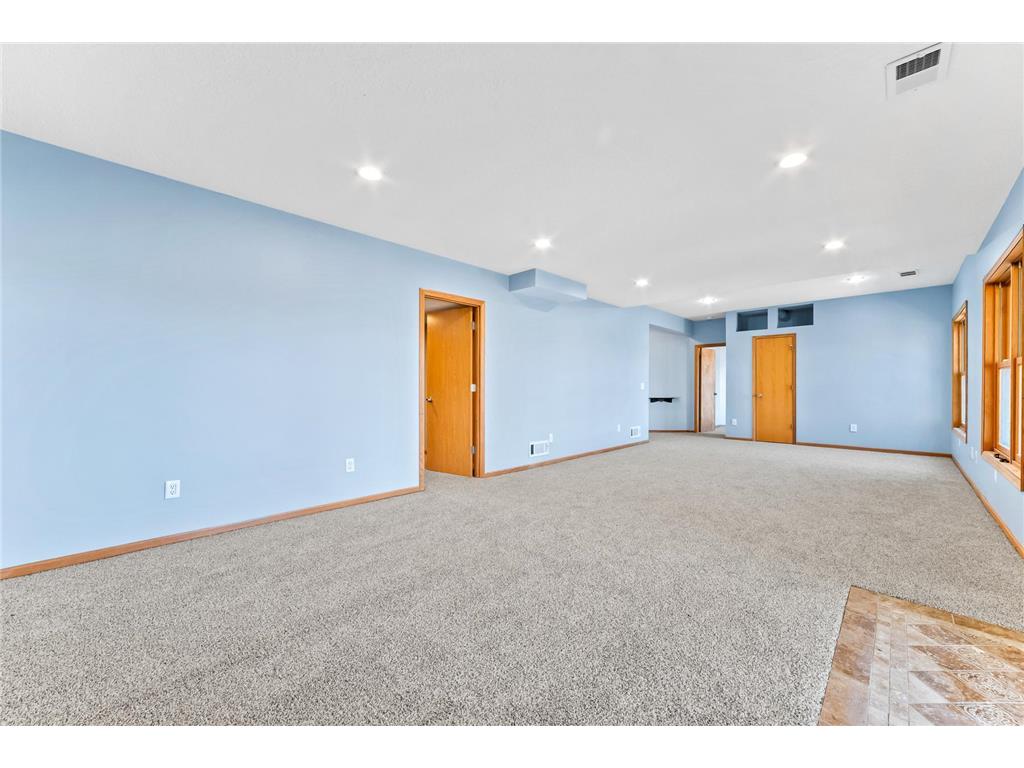 1212 Earley Shores Lane, Burnsville, MN, 55306 | MLS: 6652360 | Edina ...