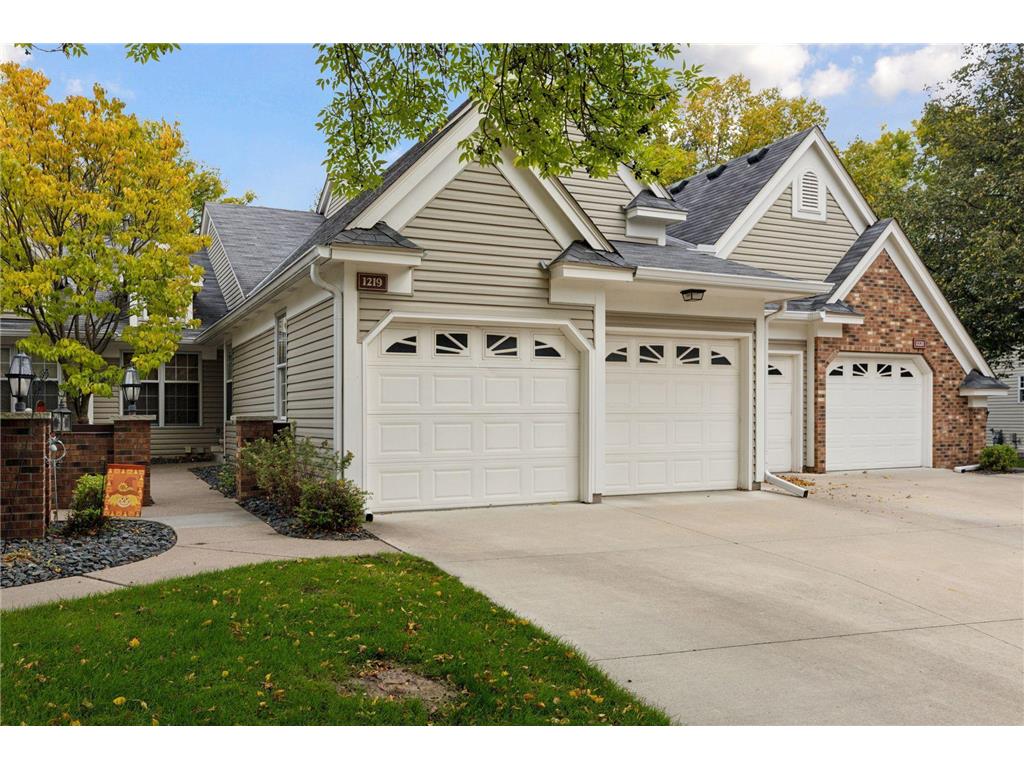 1219 Pond View Lane, White Bear Twp, MN, 55110 | MLS: 6635614 | Edina ...