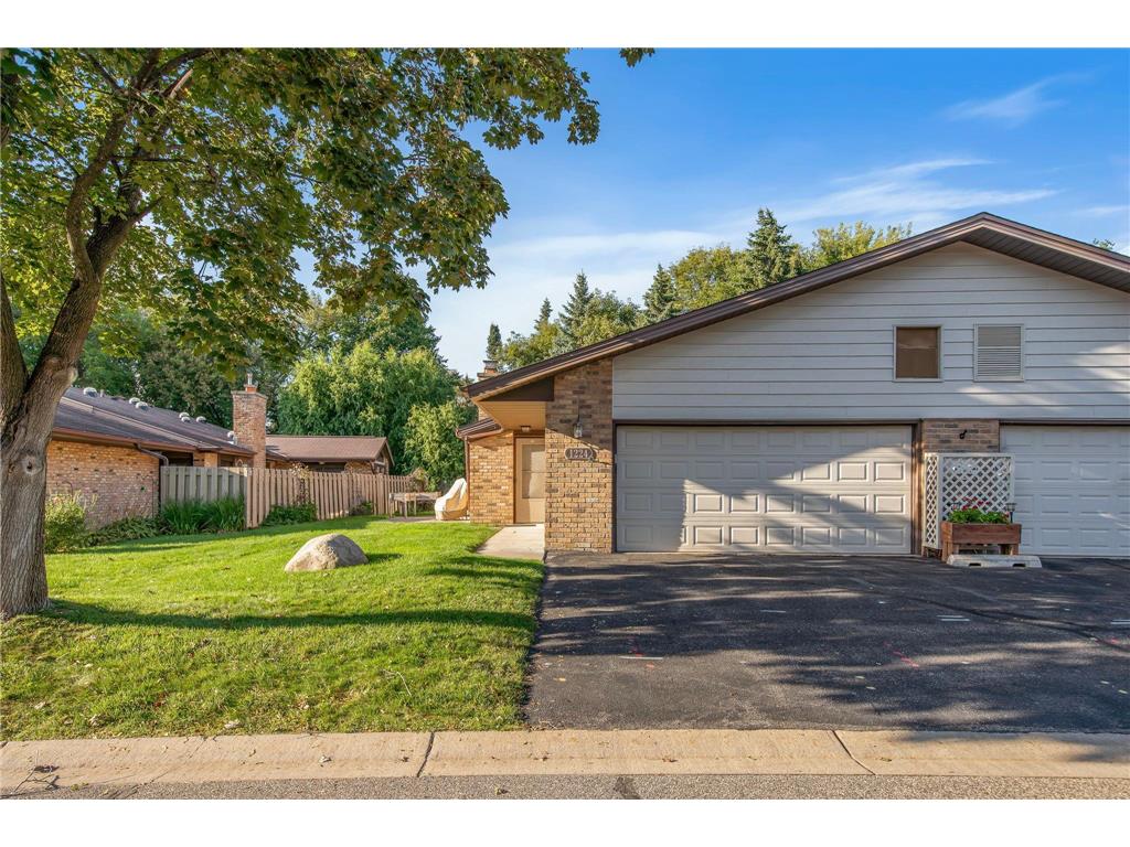 1224 Black Oaks Lane N, Plymouth, MN, 55447 | MLS: 7007309 | Edina Realty