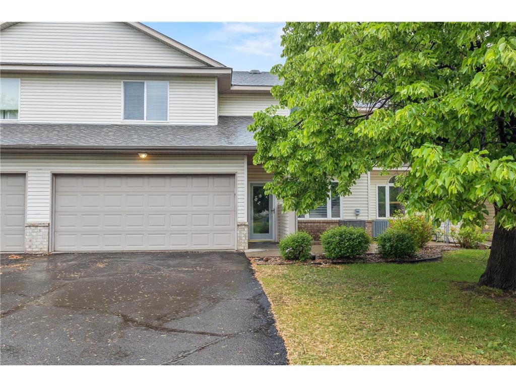 1226 Crystal Place E, Chaska, MN, 55318 | MLS: 6693660 | Edina Realty