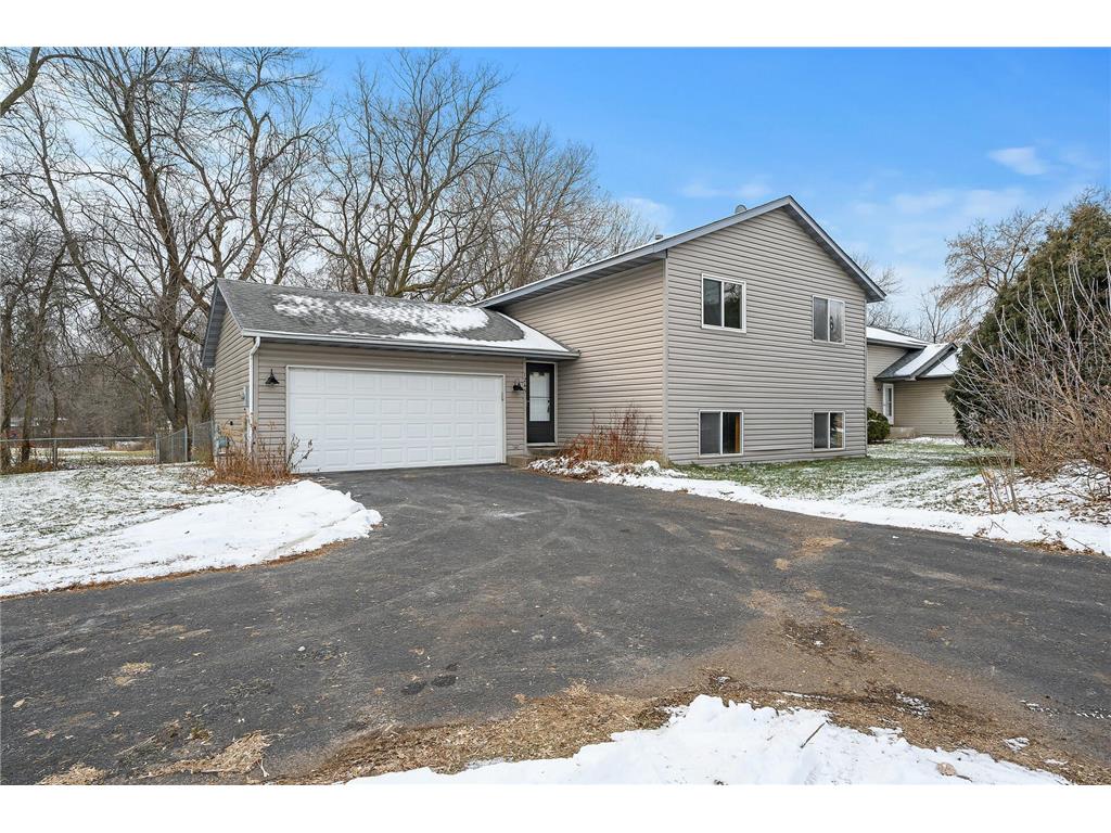 1245 Lakewood Drive N, Maplewood, MN, 55119 | MLS: 6474479 | Edina Realty