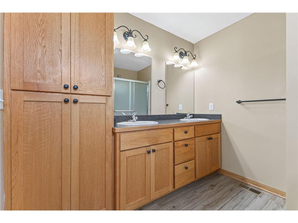 1283 County Road D Circle E #A, Vadnais Heights, MN, 55109 | MLS ...