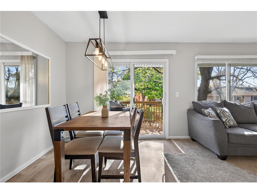 1302 Crestridge Lane N, Eagan, MN, 55123 | MLS: 7018823 | Edina Realty