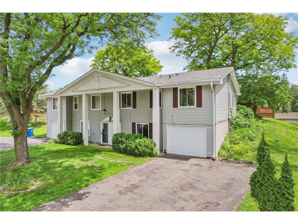 1315 Douglas Drive N, Golden Valley, MN, 55422 | MLS: 6739597 | Edina ...