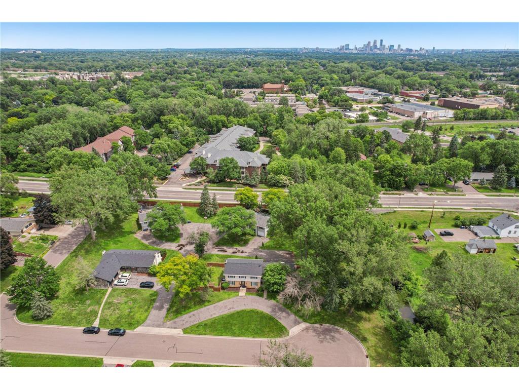 1315 Douglas Drive N, Golden Valley, MN, 55422 | MLS: 6739597 | Edina ...
