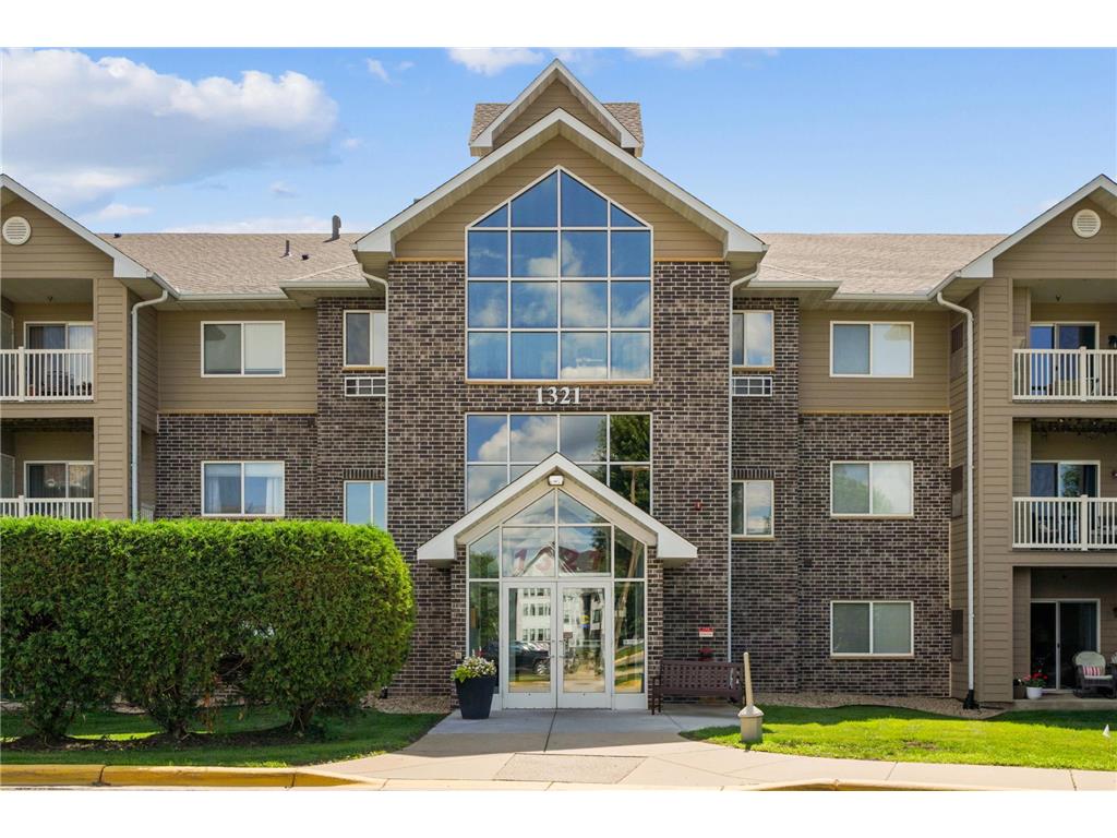 1321 Lake Drive W #216, Chanhassen, MN, 55317 | MLS: 6790952 | Edina Realty