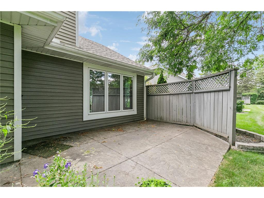 1321 Silverthorn Drive, Shoreview, MN, 55126 | MLS: 6548602 | Edina Realty
