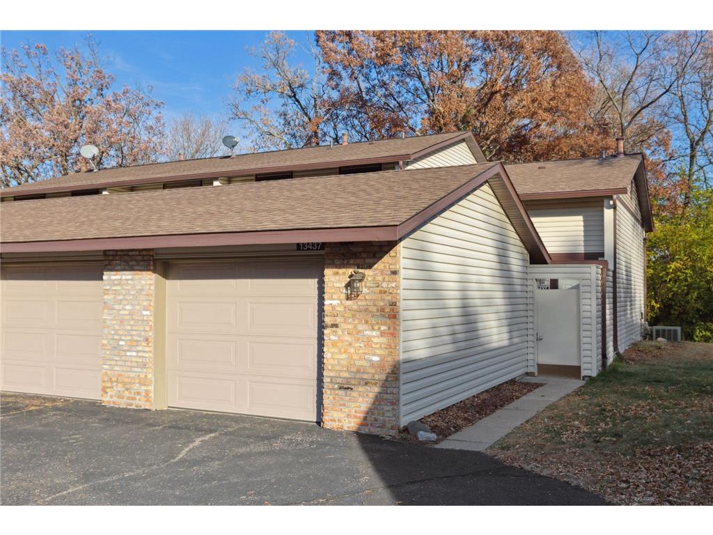 13437 Heather Hills Drive, Burnsville, MN, 55337 | MLS: 6303000 | Edina ...