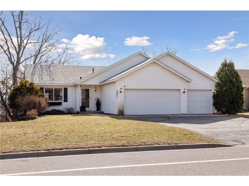13611 Parkwood Drive, Burnsville, MN, 55337 | MLS: 6682661 | Edina Realty
