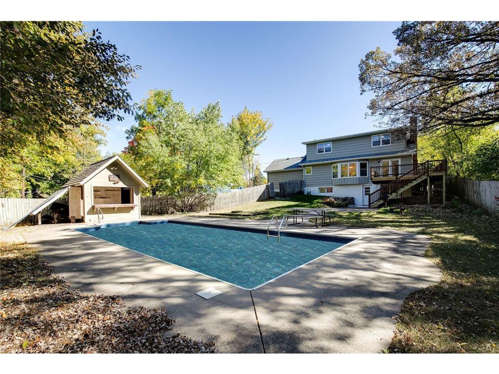 13633 Oakwood Curve, Burnsville, MN, 55337 | MLS: 6305451 | Edina Realty