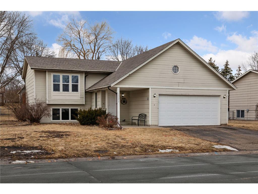 13656 Lynn Avenue, Savage, MN, 55378 | MLS: 6653892 | Edina Realty