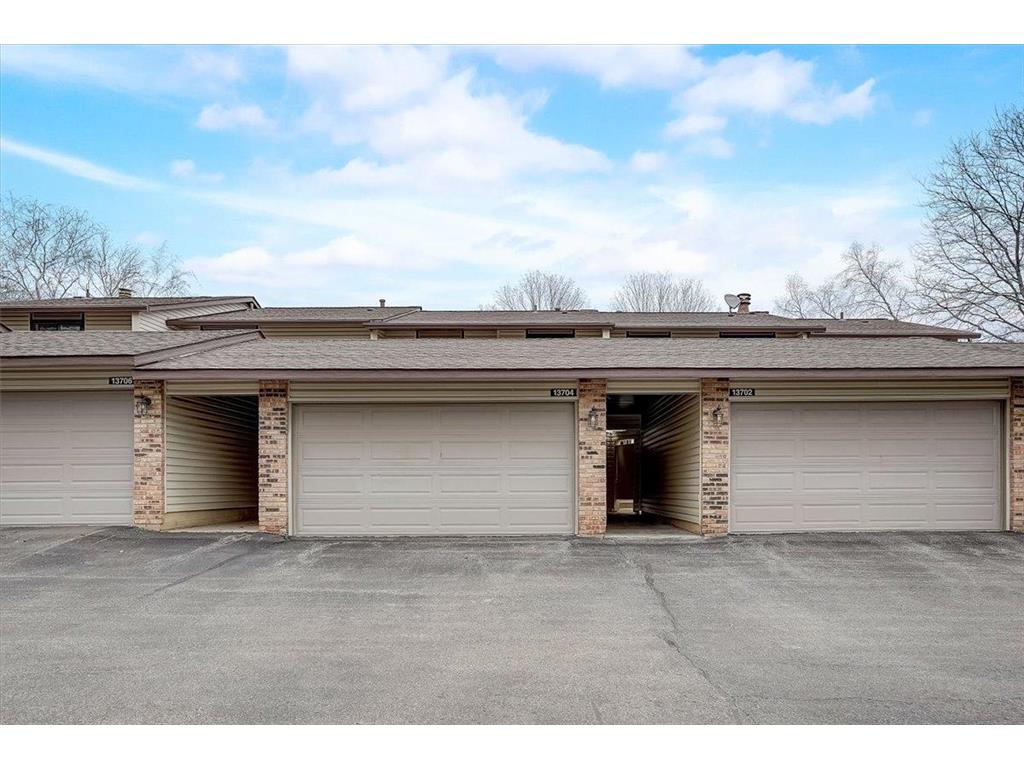 13704 Heather Hills Drive, Burnsville, MN, 55337 | MLS: 6359841 | Edina ...