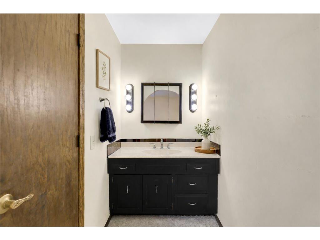 14101 Garden View Court, Apple Valley, MN, 55124 | MLS: 7009396 | Edina ...