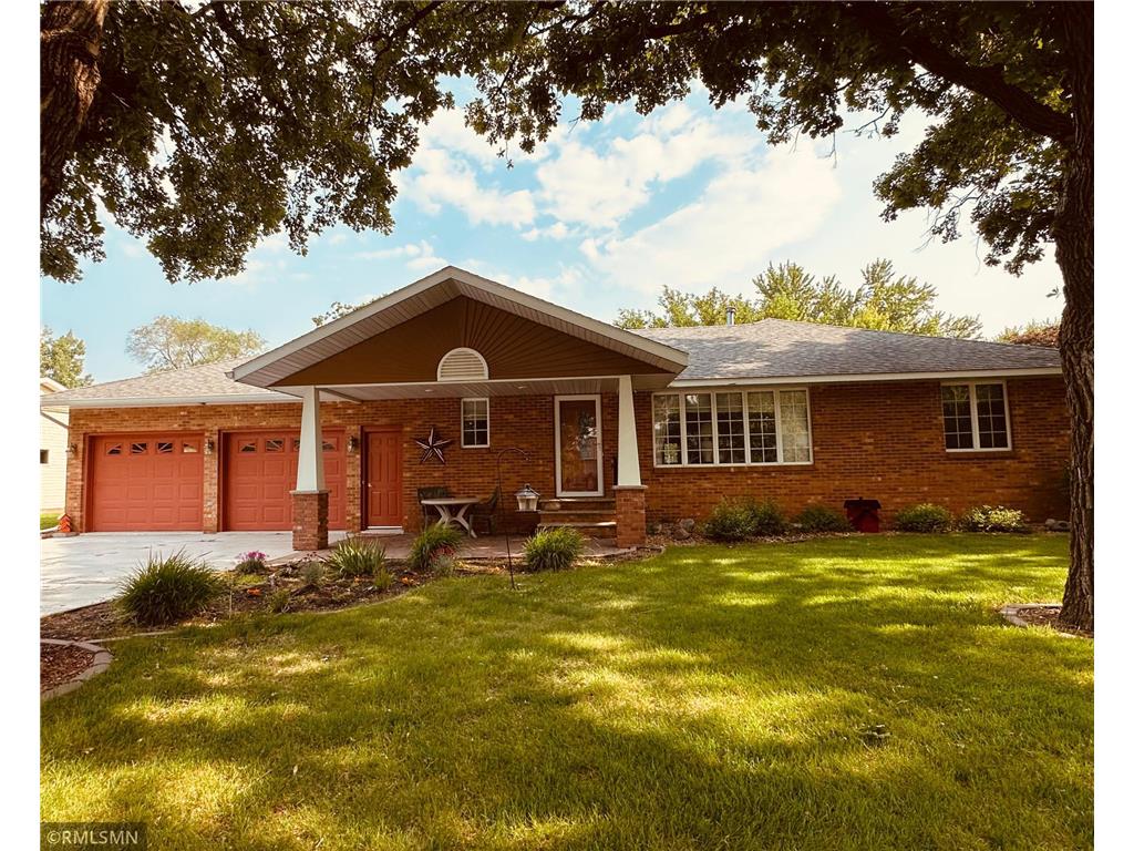 144 3rd Street N, Sauk Centre, MN, 56378 | MLS: 6639574 | Edina Realty