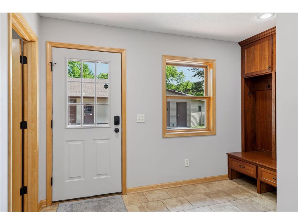 14530 Jonathan Carver Parkway, Carver, MN, 55315 | MLS: 6753712 | Edina ...