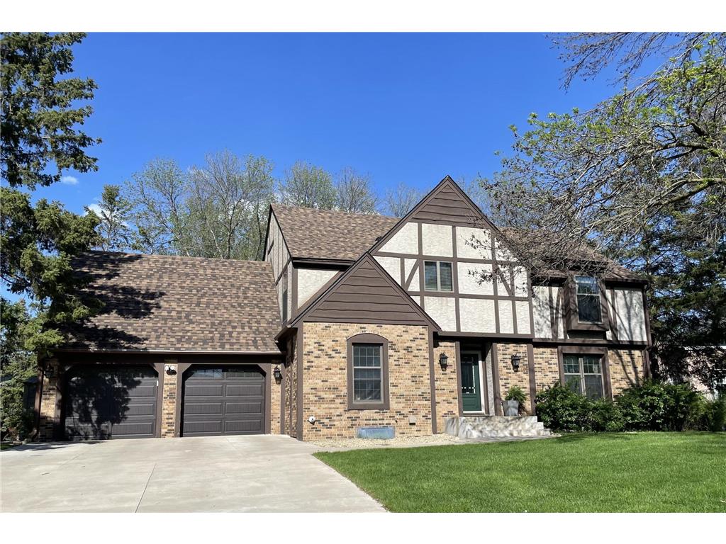 1515 Colleen Avenue, Arden Hills, MN, 55112 | MLS: 6550236 | Edina Realty
