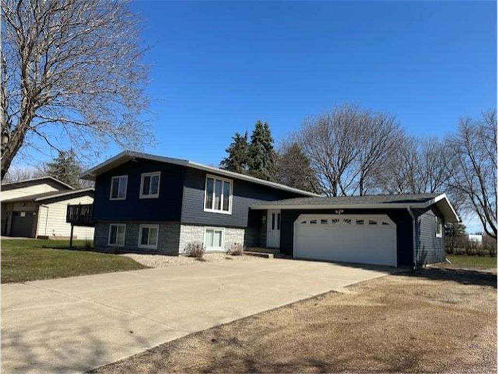 1520 River Road, Windom, MN, 56101 | MLS: 6520520 | Edina Realty