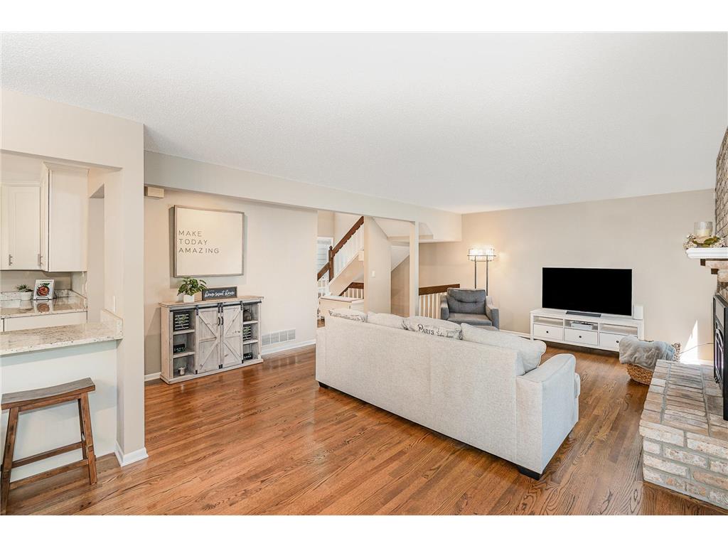 153 Wildwood Bay Drive, Mahtomedi, MN, 55115 | MLS: 6747127 | Edina Realty