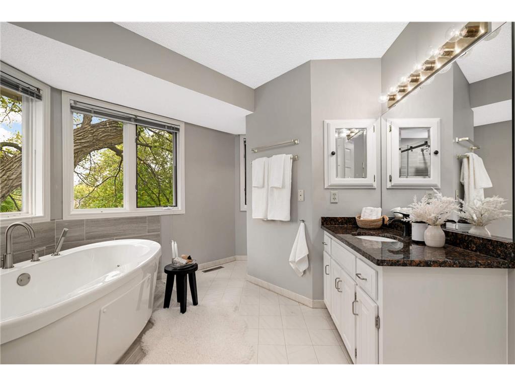 15395 Highland Bluff, Minnetonka, MN, 55345 | MLS: 6807377 | Edina Realty