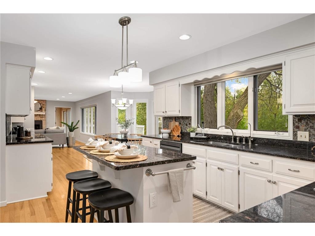15395 Highland Bluff, Minnetonka, MN, 55345 | MLS: 6807377 | Edina Realty