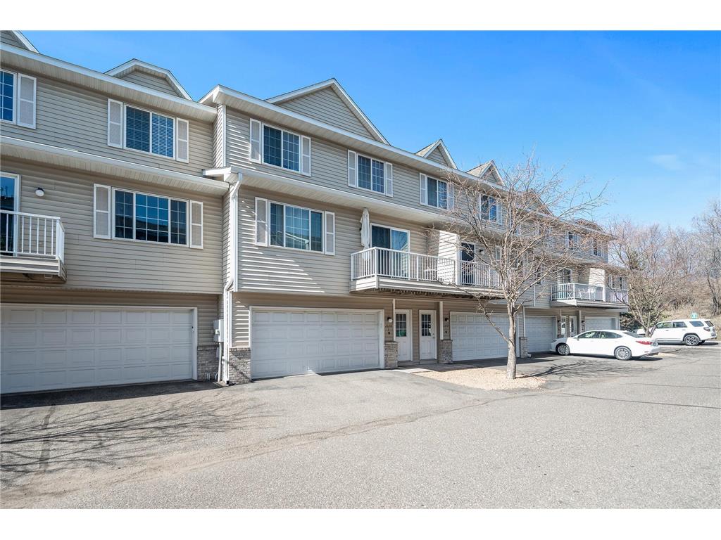 1579 County Road D E #J, Maplewood, MN, 55109 | MLS: 6474377 | Edina Realty