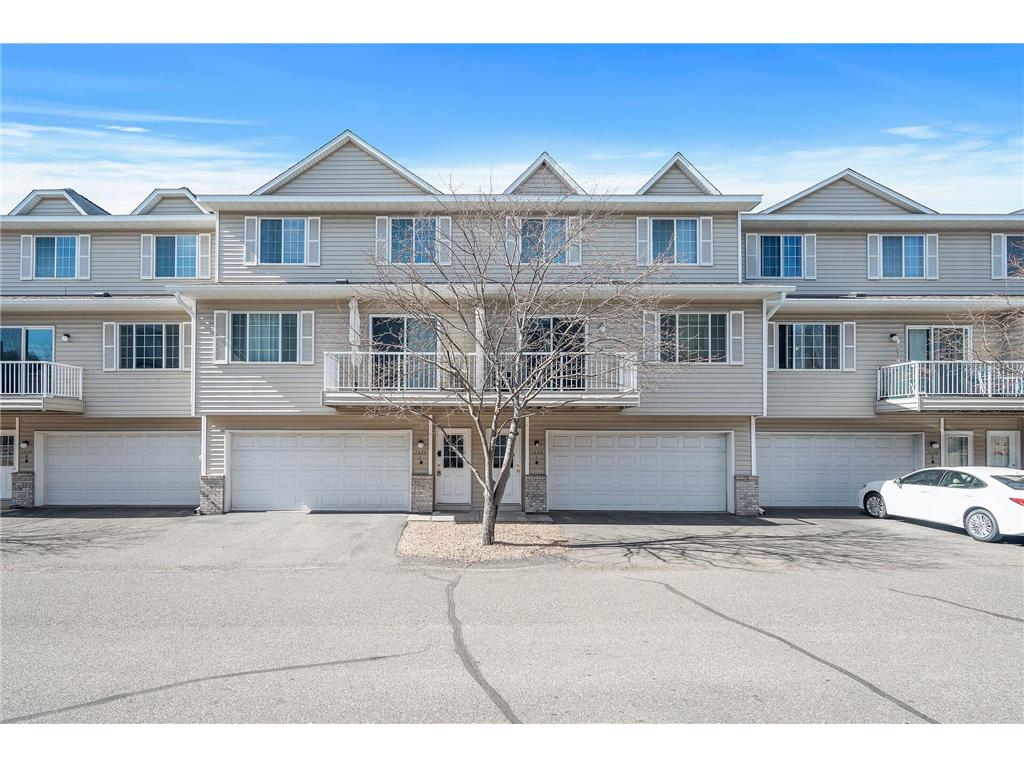 1579 County Road D E #J, Maplewood, MN, 55109 | MLS: 6474377 | Edina Realty