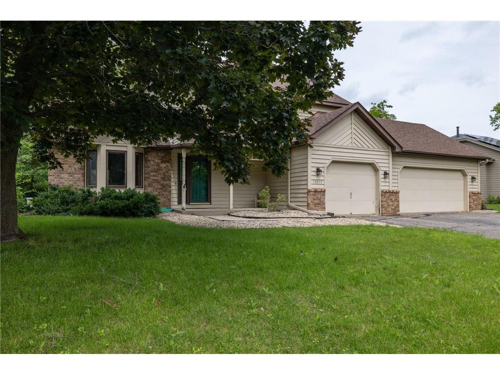 15813 Garden View Drive, Apple Valley, MN, 55124 | MLS: 6621596 | Edina ...