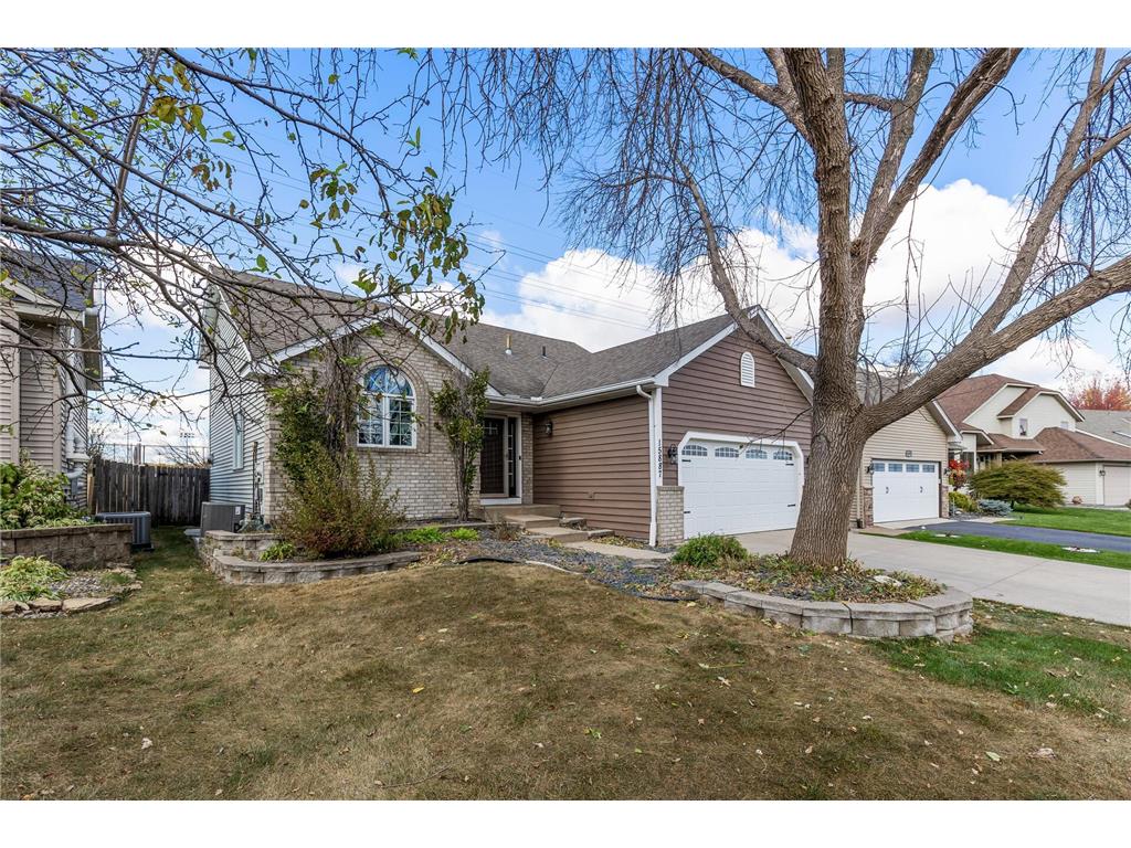 15887 Hyland Pointe Court, Apple Valley, MN, 55124 | MLS: 6618630 ...