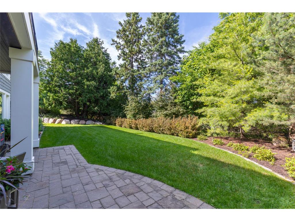 1595 Locust Hills Circle, Wayzata, MN, 55391 | MLS: 6745962 | Edina Realty