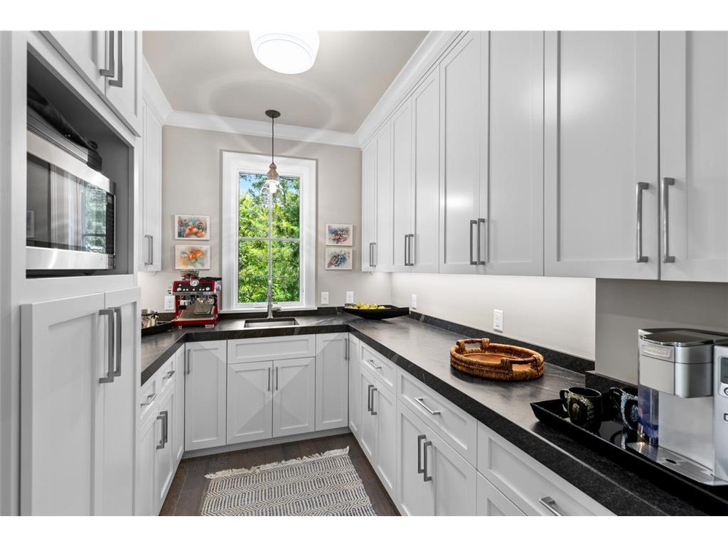 1595 Locust Hills Circle, Wayzata, MN, 55391 | MLS: 6745962 | Edina Realty