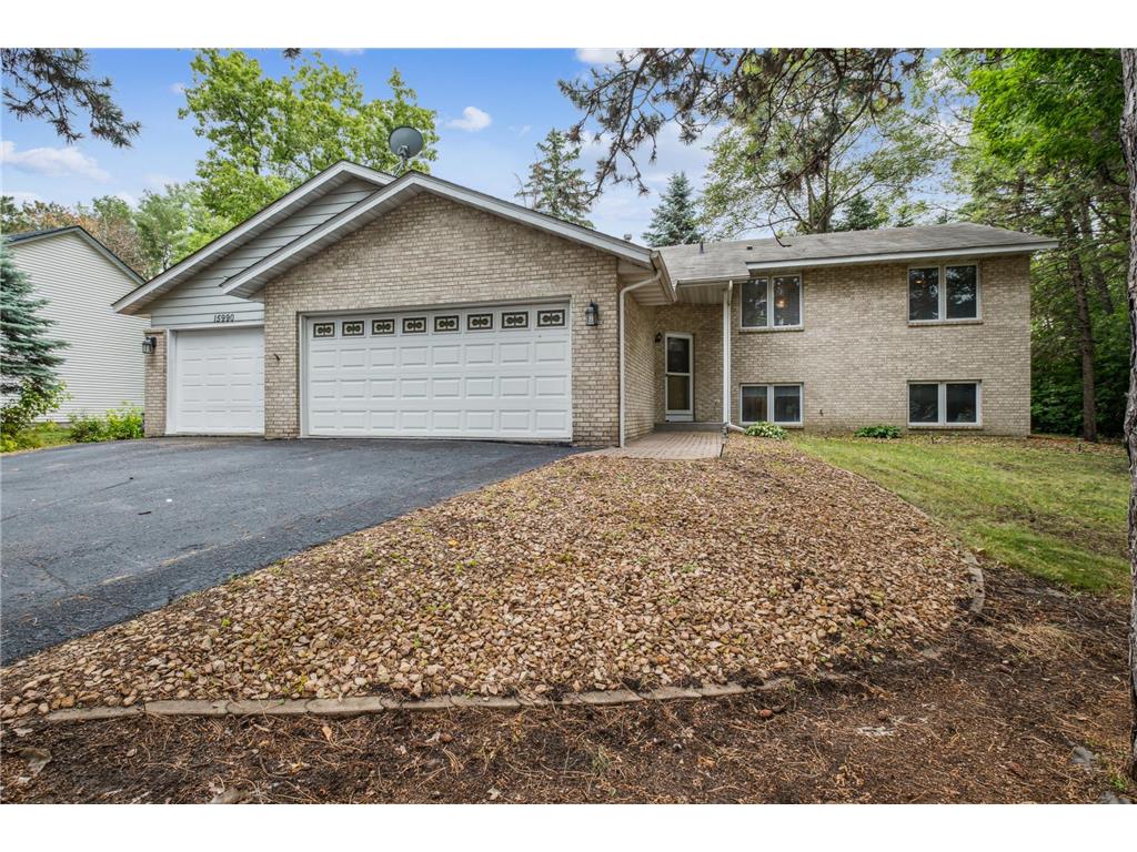 15990 Garden View Drive, Apple Valley, MN, 55124 | MLS: 6392668 | Edina ...