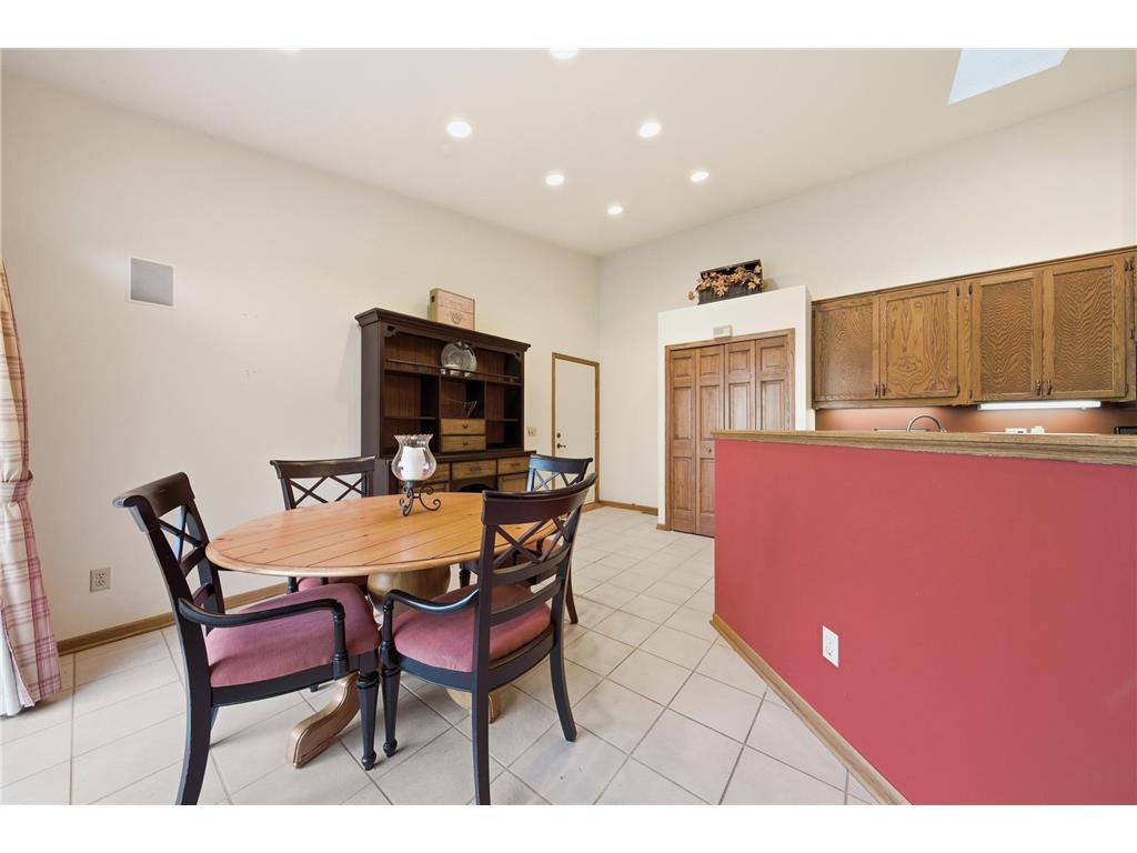 1708 Kerry Lane, Woodbury, MN, 55125 | MLS: 6782564 | Edina Realty