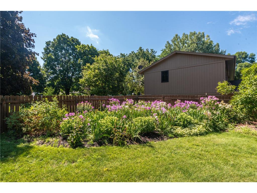 17229 Round Lake Road, Eden Prairie, MN, 55346 | MLS: 7782984 | Edina ...