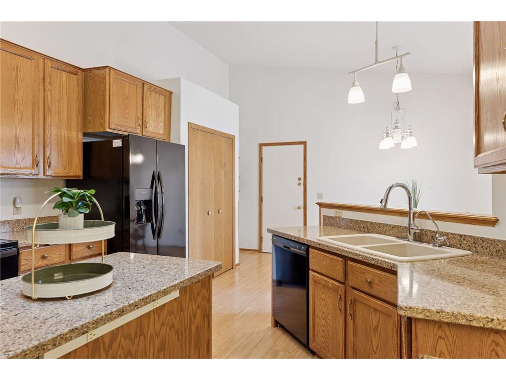 1731 Donegal Drive, Woodbury, MN, 55125 | MLS: 6741071 | Edina Realty