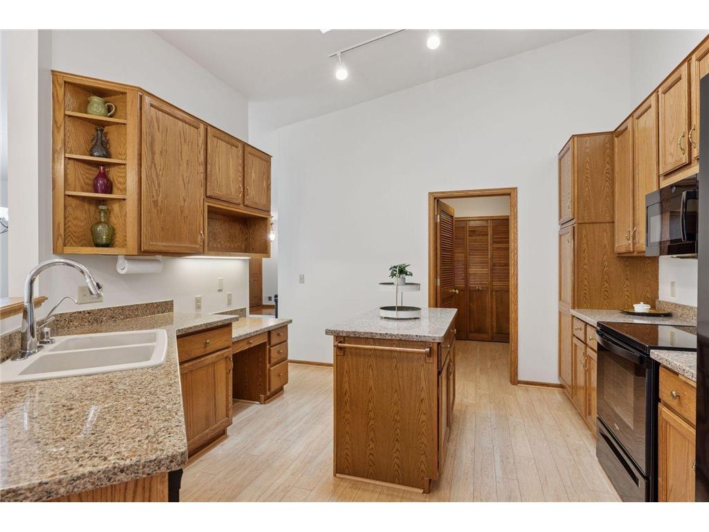 1731 Donegal Drive, Woodbury, MN, 55125 | MLS: 6741071 | Edina Realty