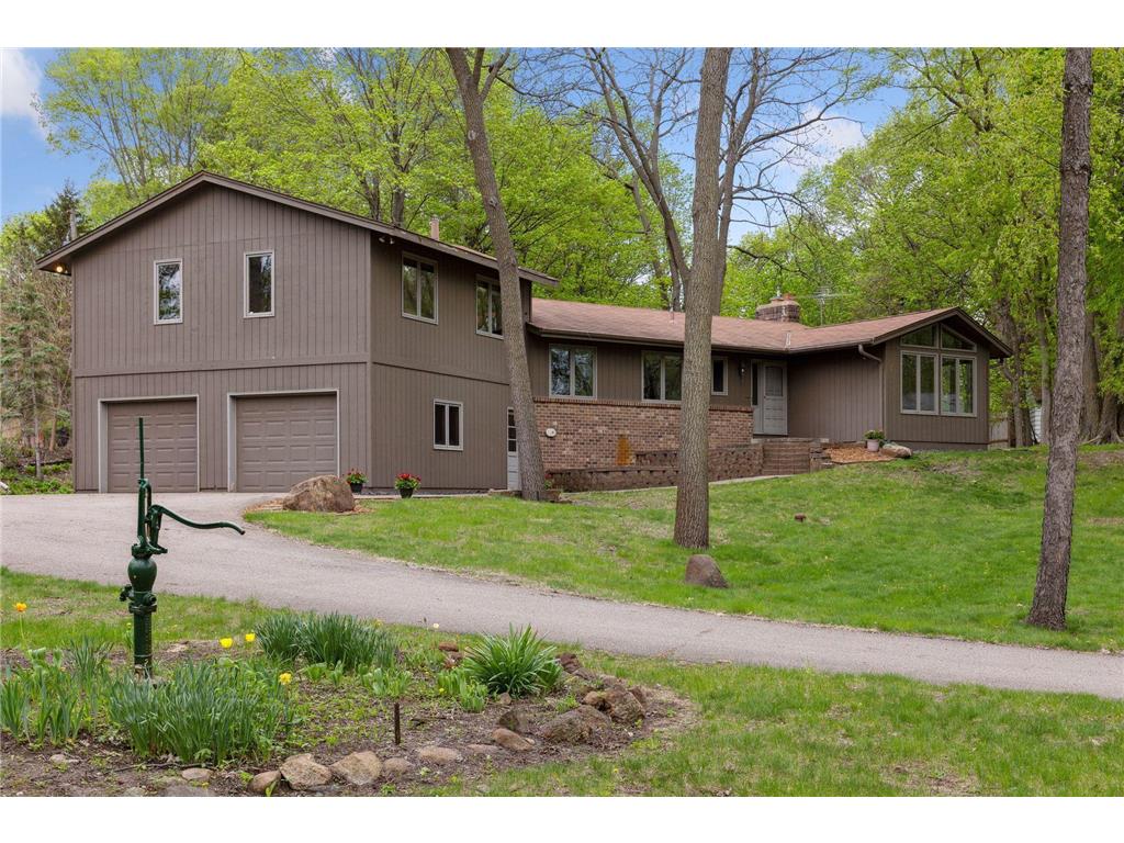 18150 Berry Lane, Deephaven, MN, 55391 | MLS: 6359539 | Edina Realty