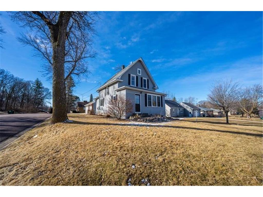 1830 11th Street E, Glencoe, MN, 55336 | MLS: 6690797 | Edina Realty