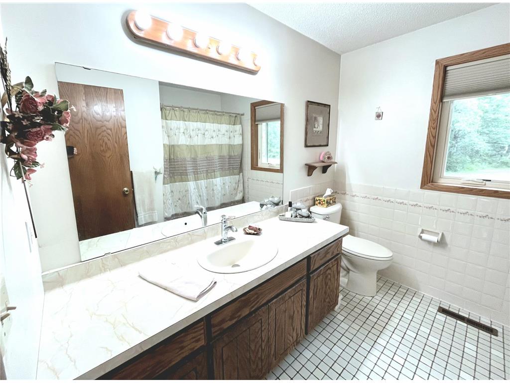 19080 Eidelweiss Street NW, Oak Grove, MN, 55011 | MLS: 6755946 | Edina Realty