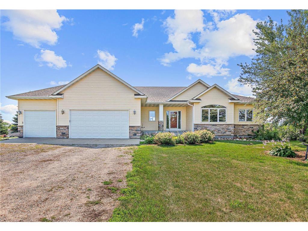 19225 Lake Volney Circle, Le Center, MN, 56057 | MLS: 6243341 | Edina ...