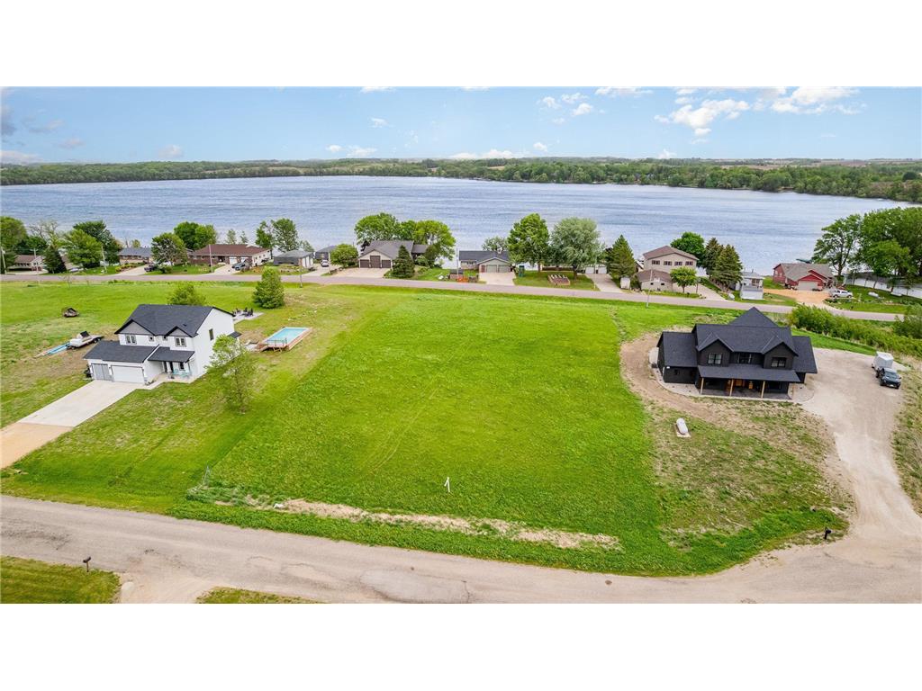 19329 Lake Volney Circle, Le Center, MN, 56057 | MLS: 6670413 | Edina ...