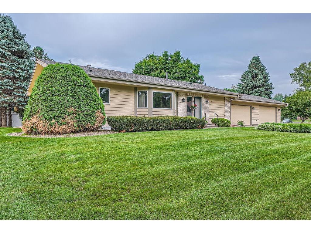 1933 Crown Point Drive, Mendota Heights, MN, 55118 | MLS: 6733920 ...