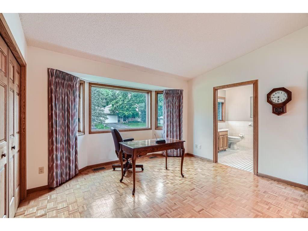 1933 Crown Point Drive, Mendota Heights, MN, 55118 | MLS: 6733920 ...
