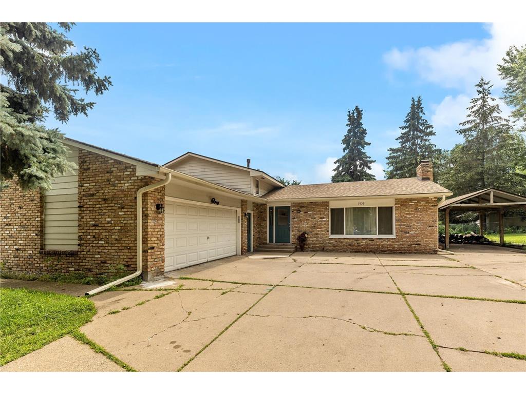 1936 Craig Place, Maplewood, MN, 55109 | MLS: 6570631 | Edina Realty